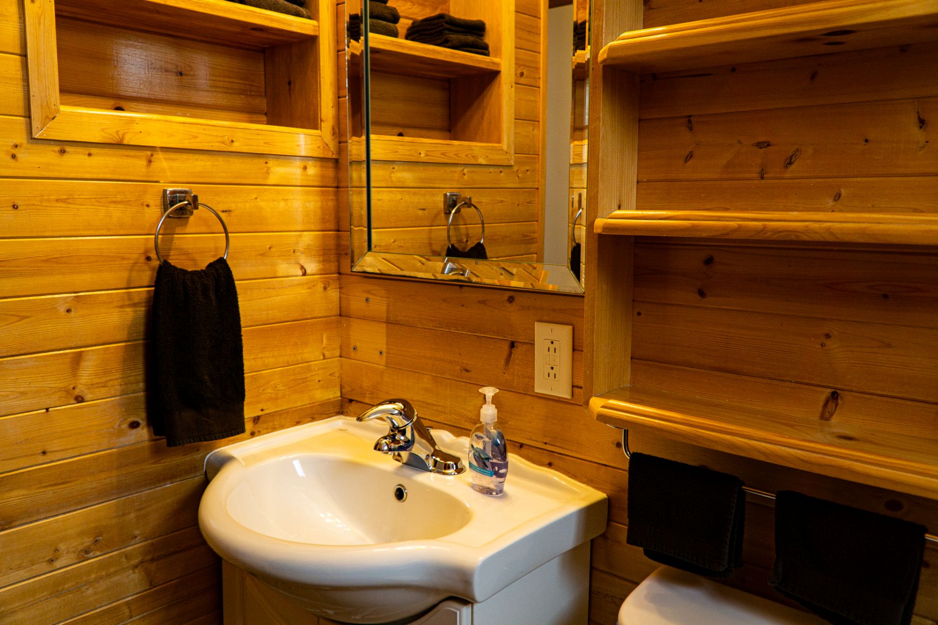 Cabin #2 - By d Bay Cabins